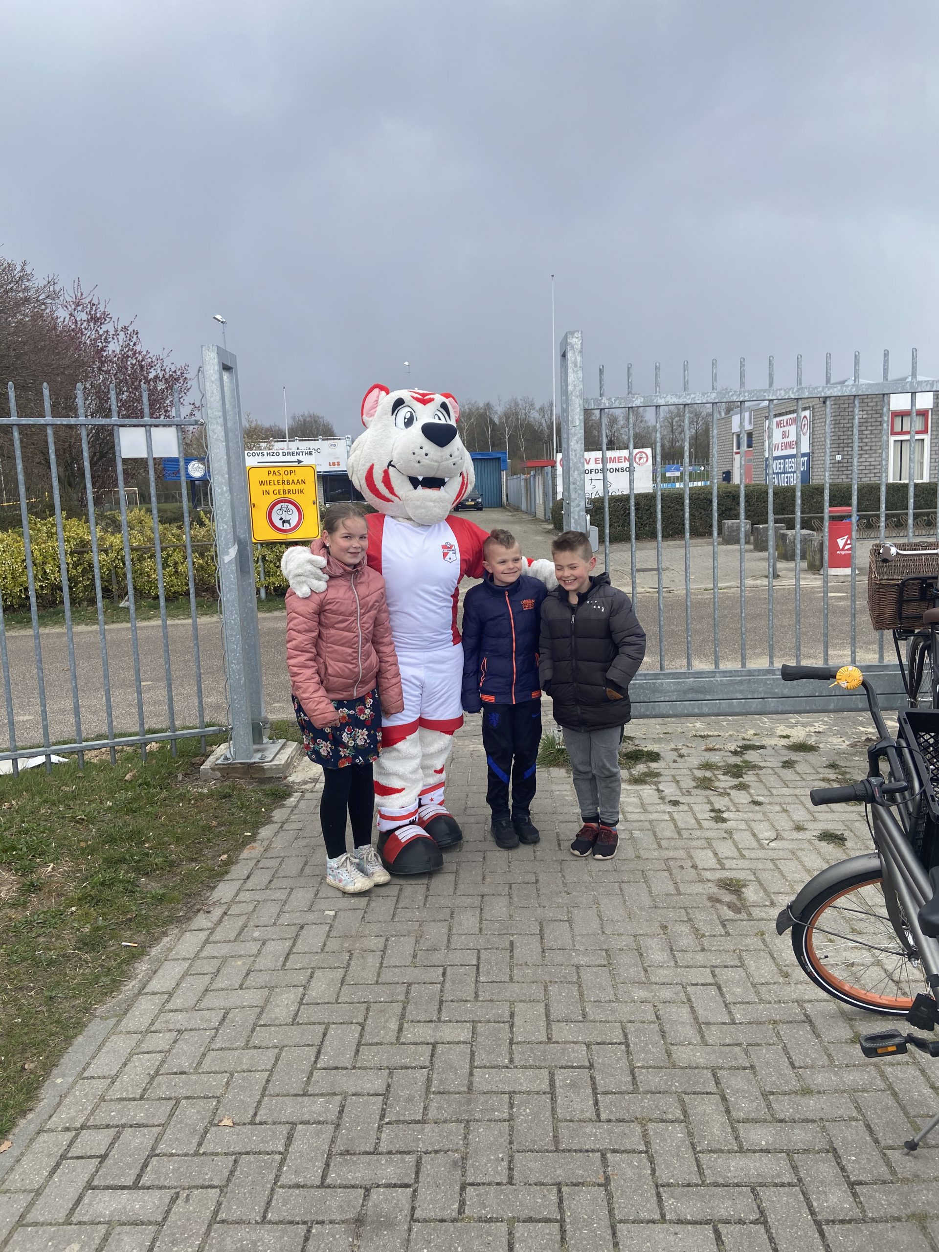 De Kids Club viert Pasen met SIBI - FC Emmen
