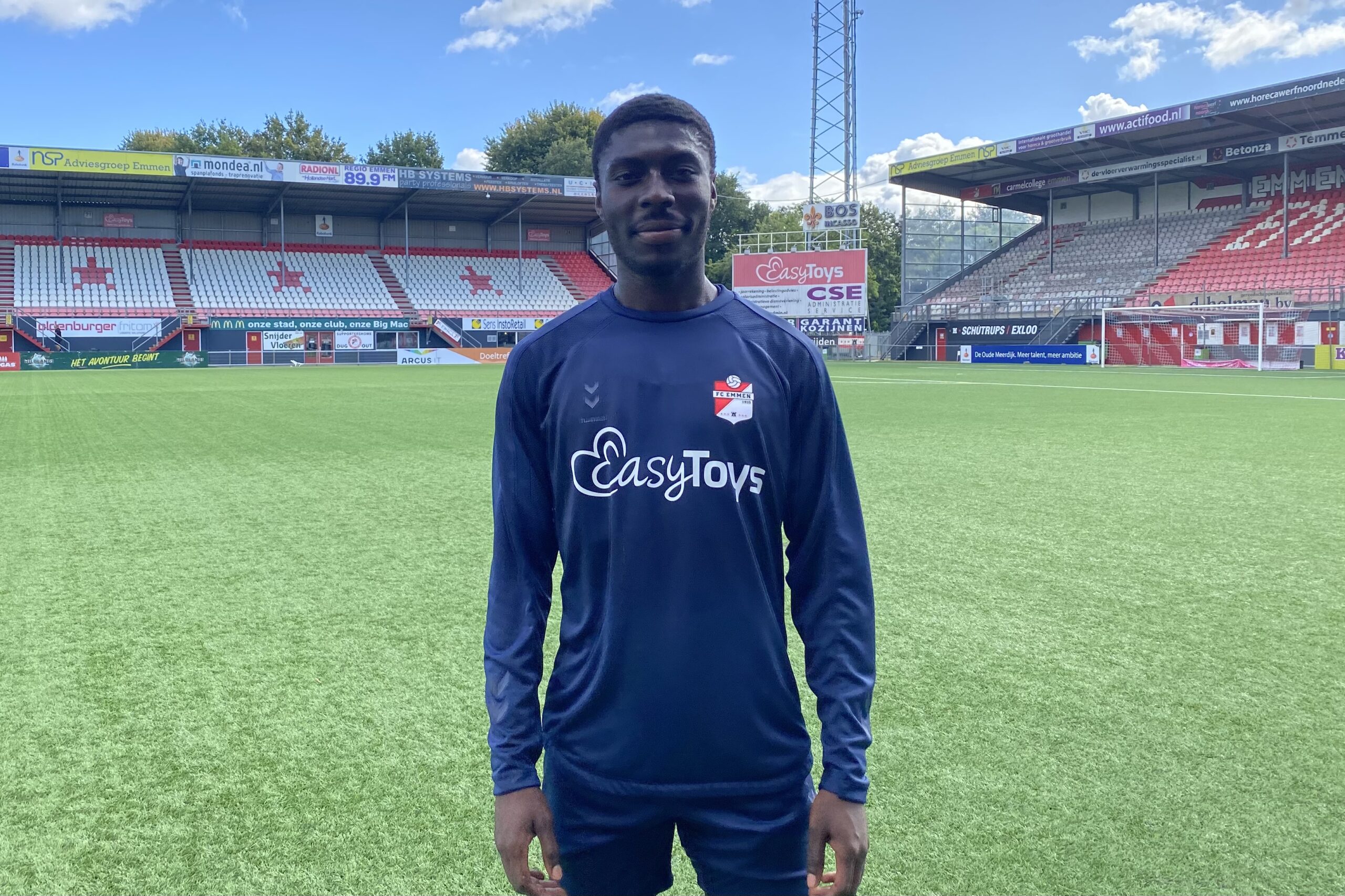 Emmanuel Attah op stage - FC Emmen