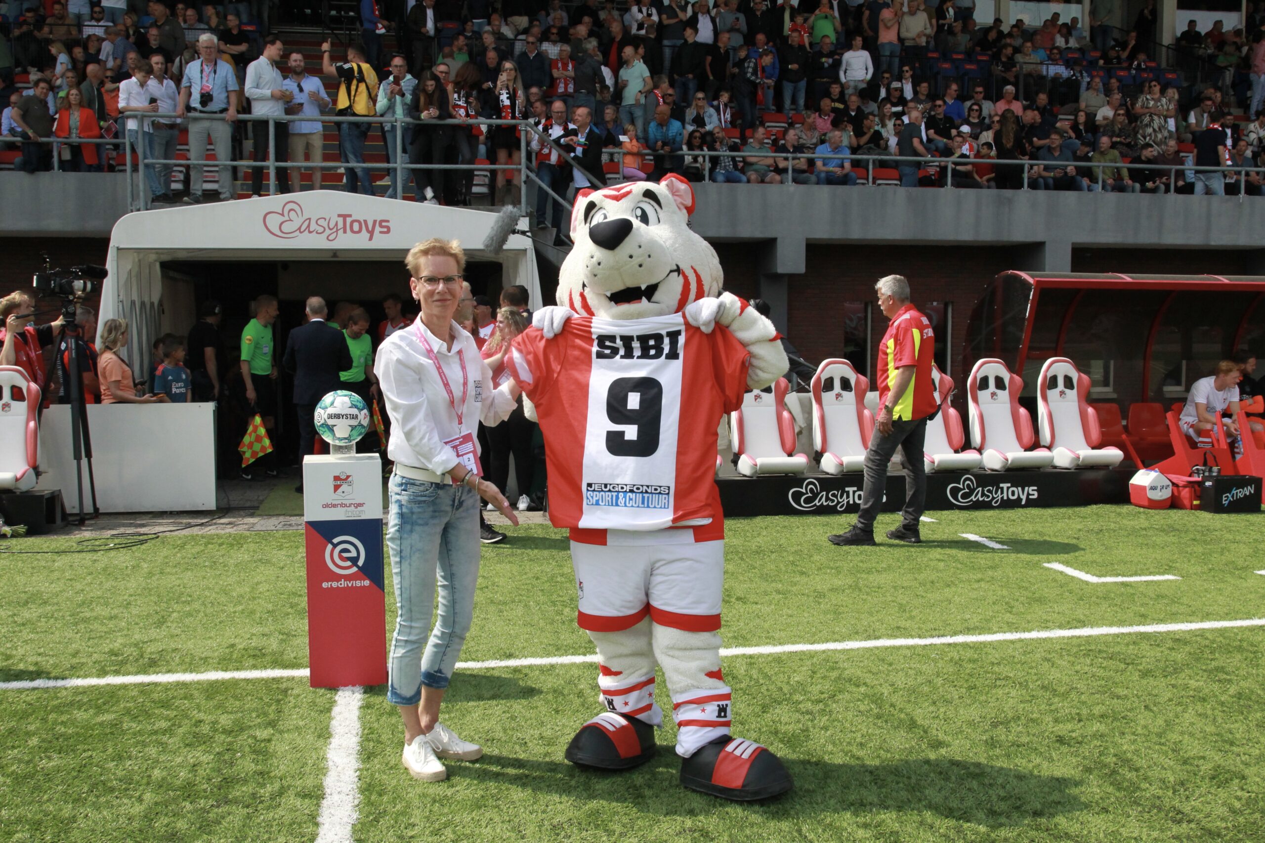 SIBI viert verjaardag met ambassadeurschap Jeugdfonds Sport & Cultuur ...