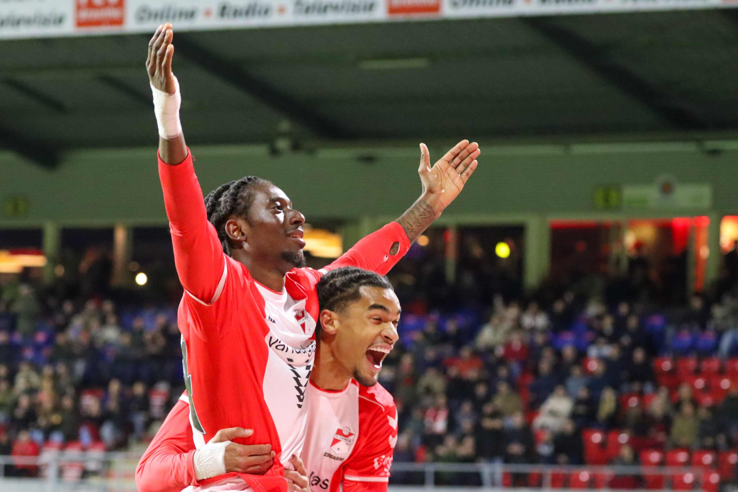 Kelian Nsona ontvangt Wildcard voor Beste Speler van het seizoen - FC Emmen